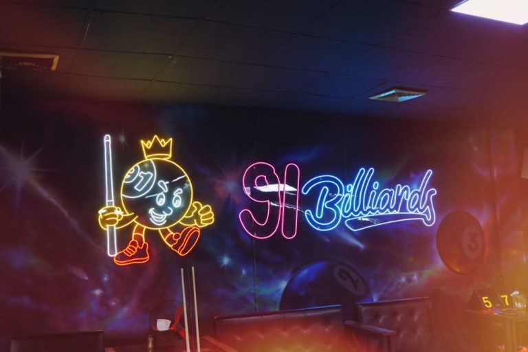 50 mẫu Thiết kế quán bida với đèn neon logo đẹp - Xưởng Kiến